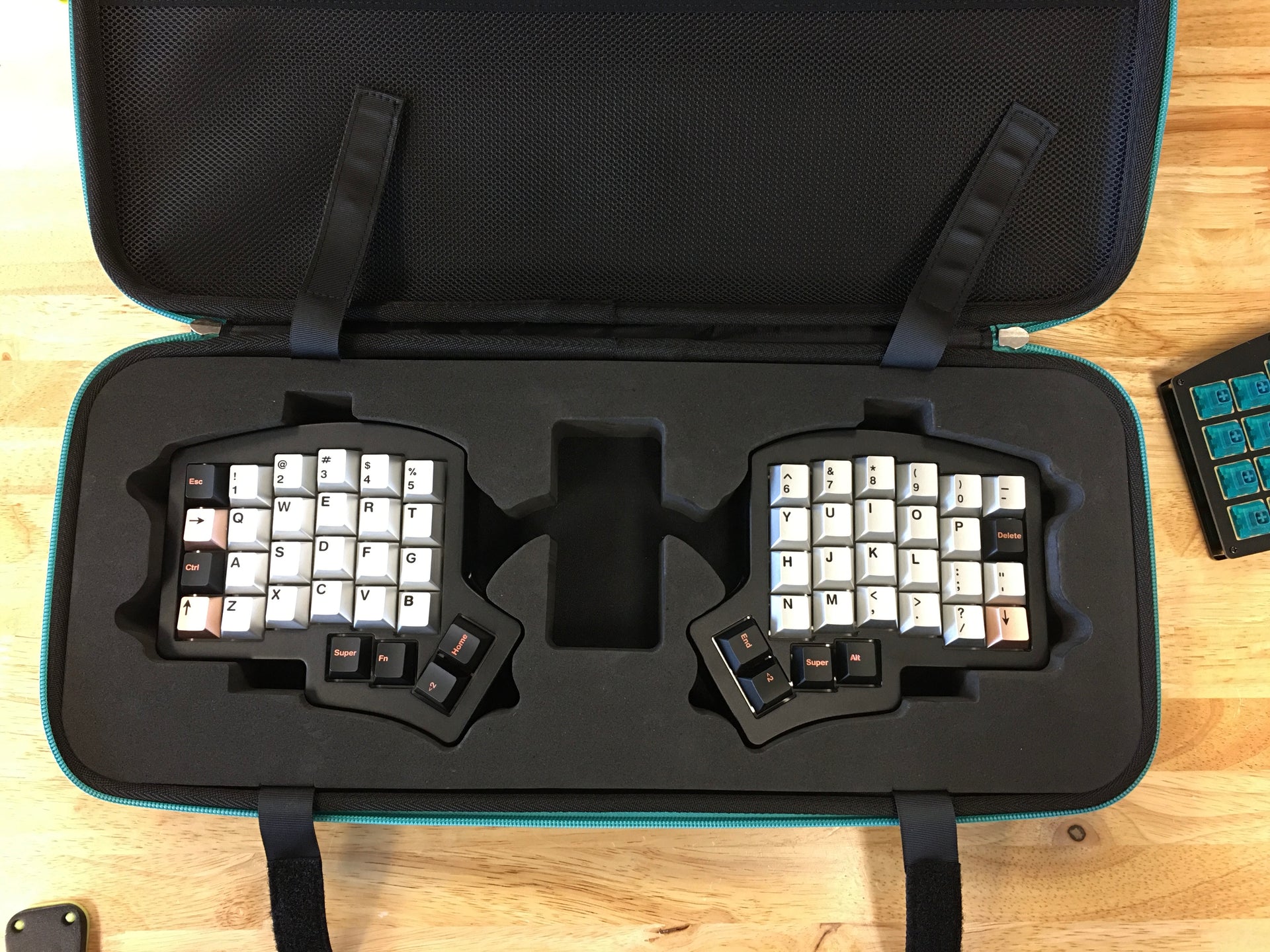 Iris Keyboard Carrying Case – Keebio
